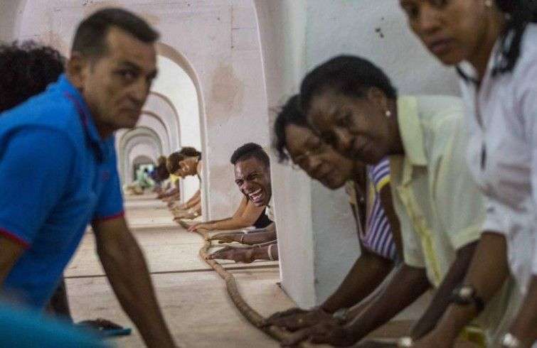 A catch up with the creator of the world’s longest cigar | OnCubaNews ...