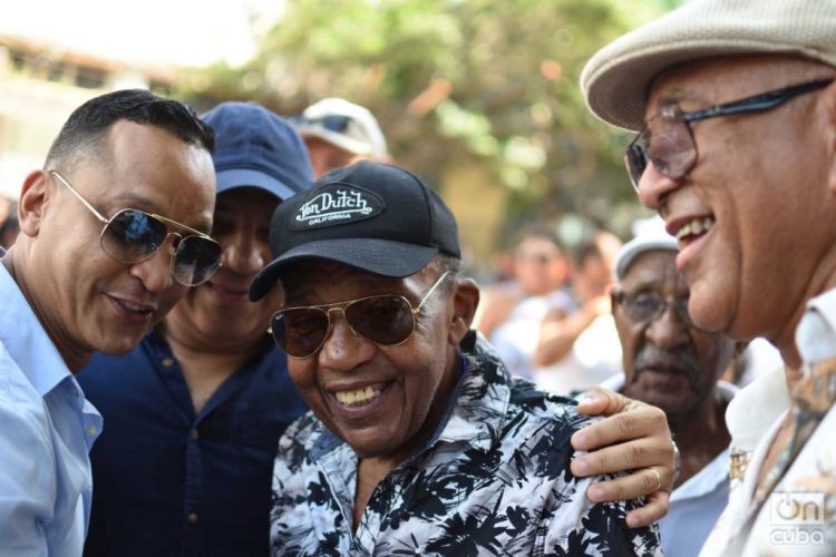 Plaque unveiled in Havana to remember Juan Formell | OnCubaNews English