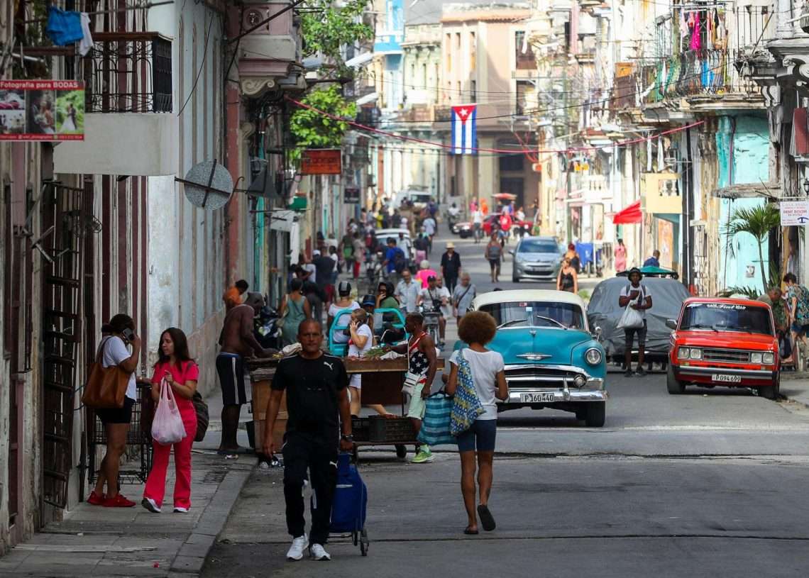 Inside and outside: the Cuban family and transnationality | OnCubaNews ...