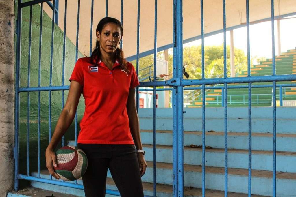 Yumilka Ruiz, up to the sky in a kite | OnCubaNews English