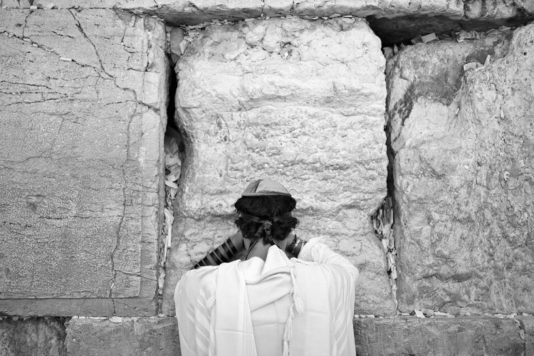 The Wailing Wall... and the little pieces of paper | OnCubaNews English