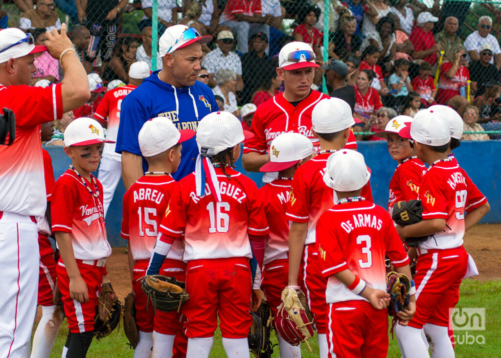 On a baseball field: ties that are not broken | OnCubaNews English
