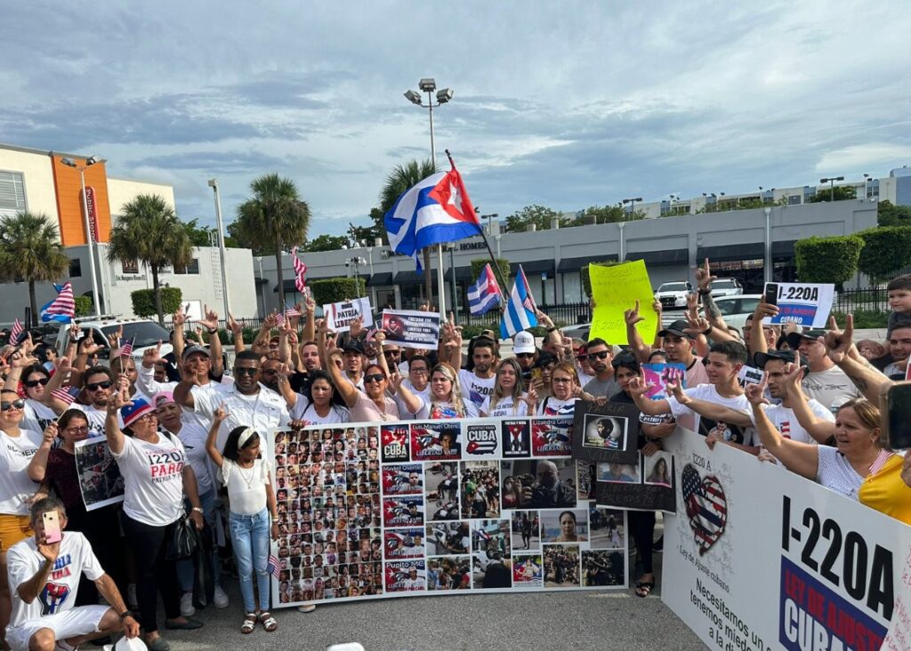 Cubans with I-220A. What paths remain? | OnCubaNews English