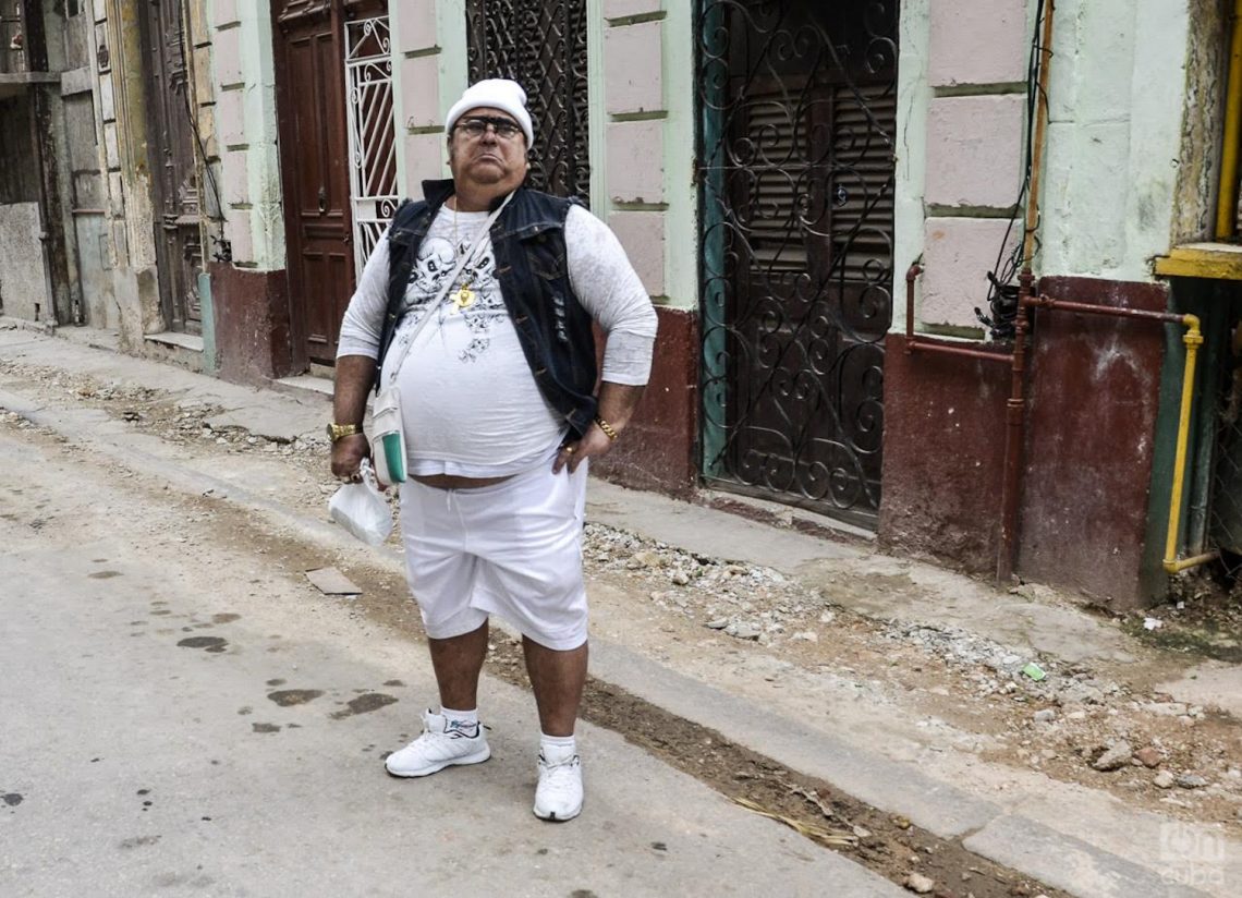 La moda cubana de “cuando chifla el mono” - OnCubaNews