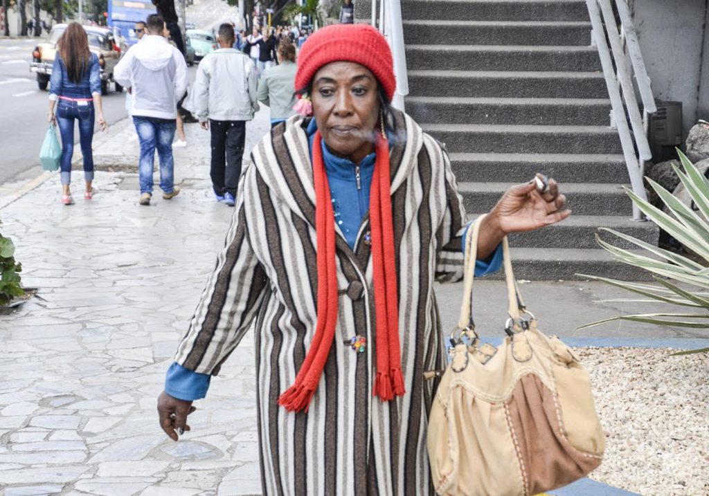 La moda cubana de “cuando chifla el mono” - OnCubaNews