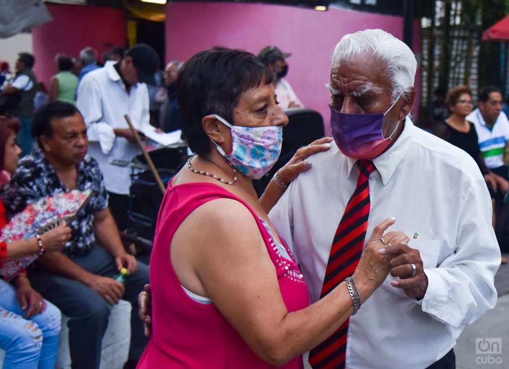 Bailando danzón en Ciudad México - OnCubaNews
