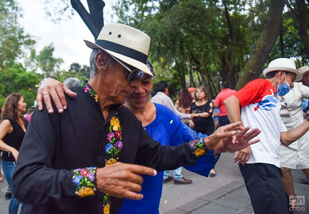 Bailando danzón en Ciudad México - OnCubaNews