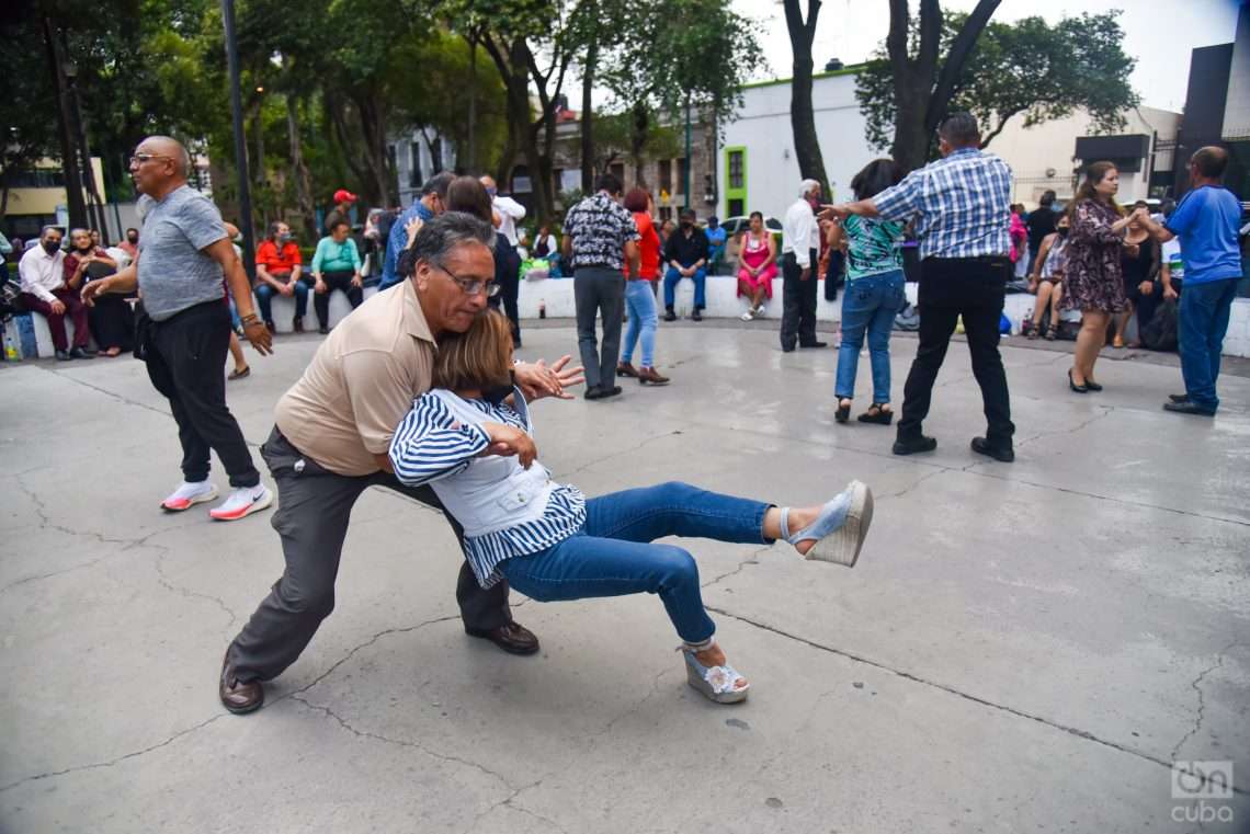 Bailando danzón en Ciudad México - OnCubaNews