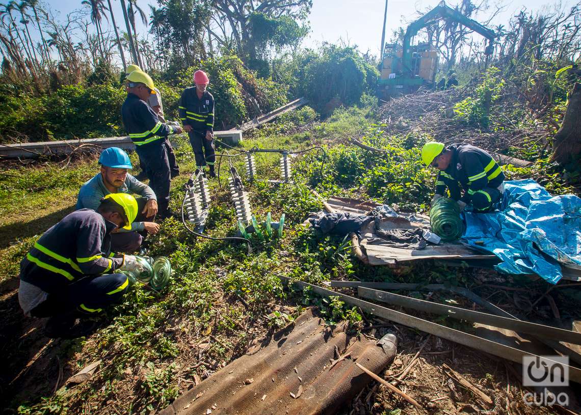 Camino a La Coloma, veinte días después del huracán Ian - OnCubaNews