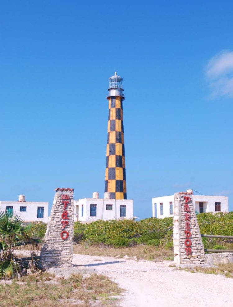 El faro de Cayo Paredón Grande - OnCubaNews