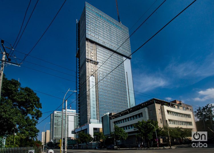 “Hombre Araña” cubano intentará escalar la Torre K del Vedado - OnCubaNews