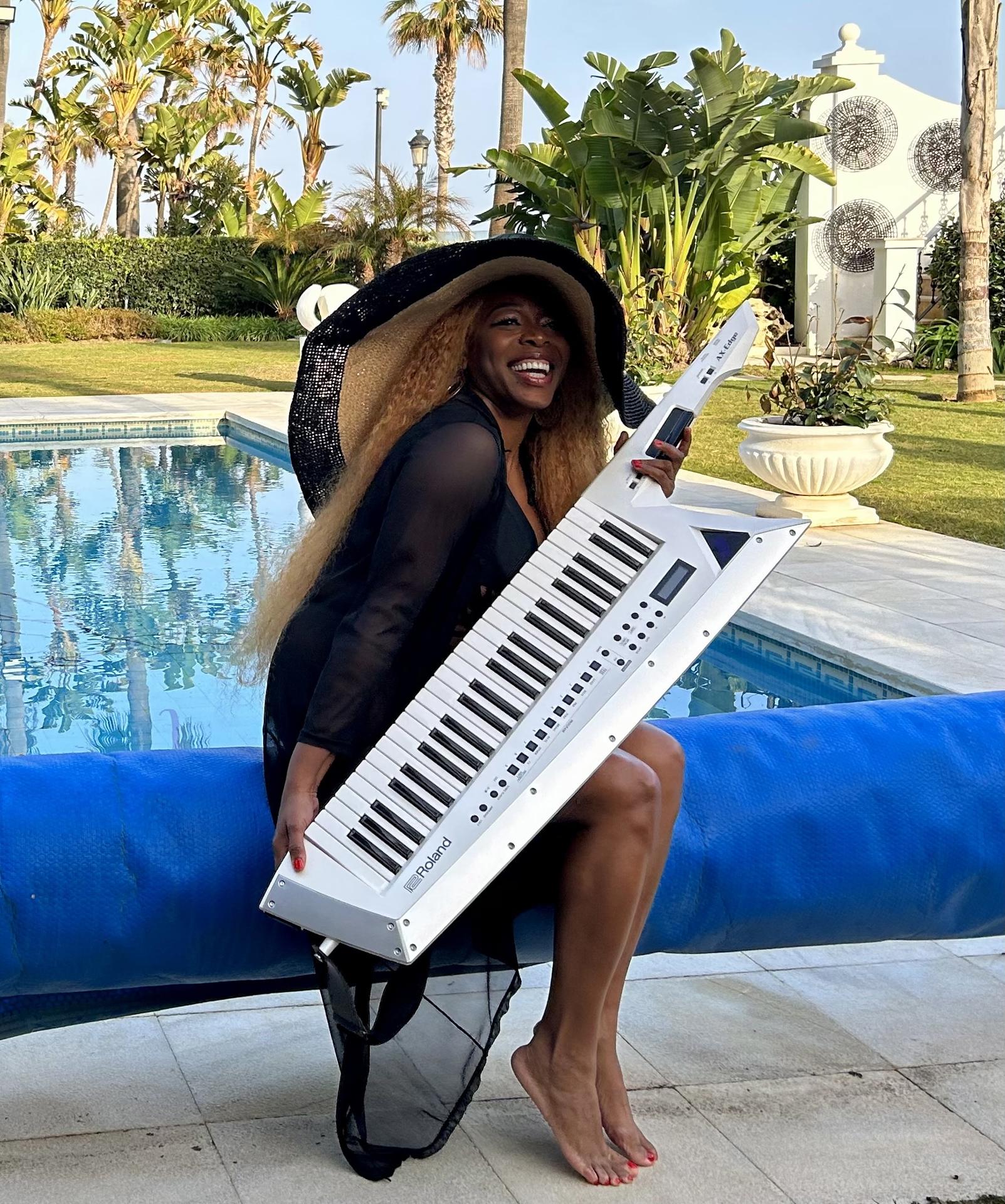 Yanela Brooks: “En la música se trata de que surja la magia” - OnCubaNews