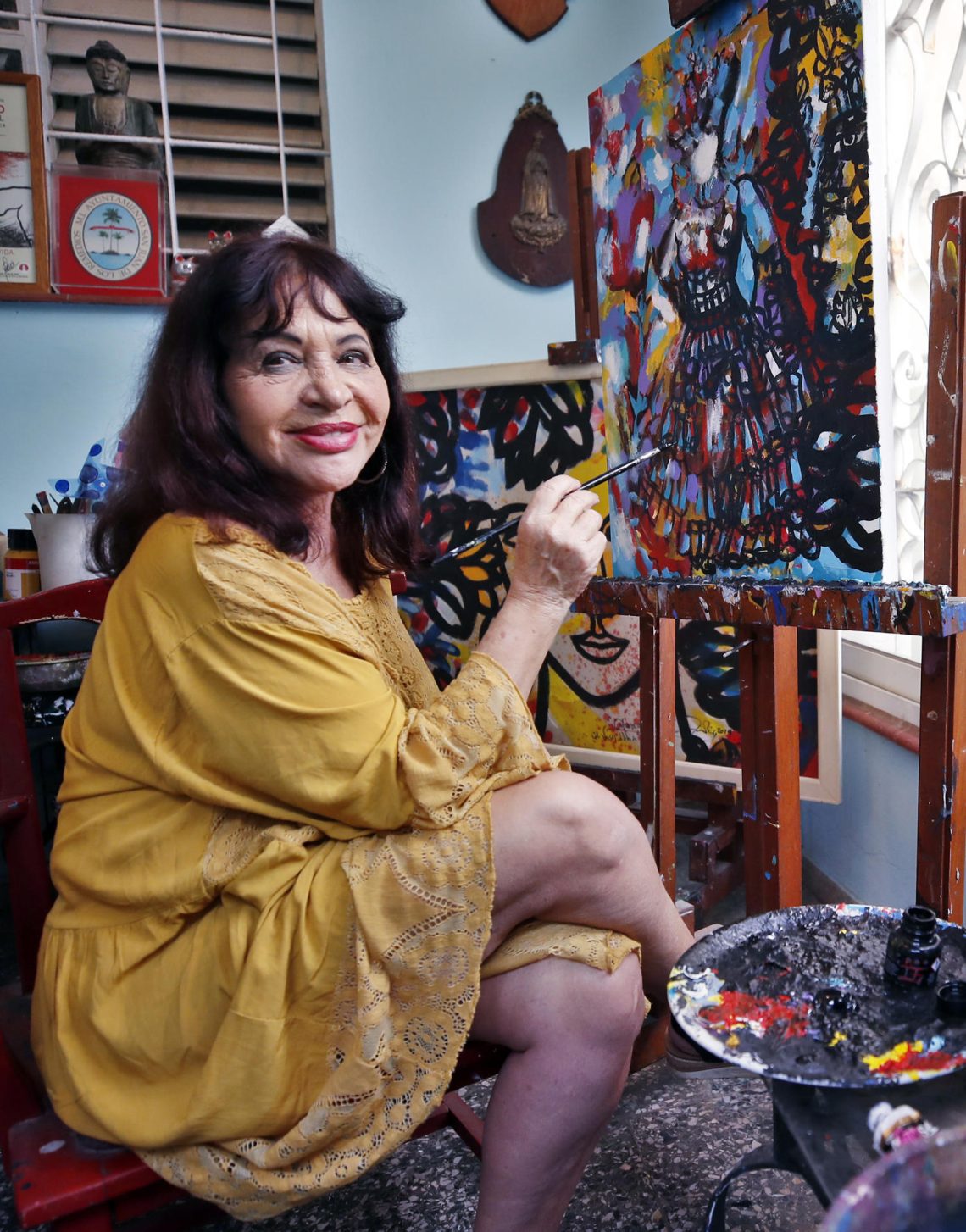 Zaida del Río, la pintora cubana de las mujeres pájaro, se ve en su ...