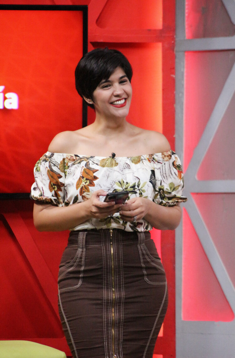 Bárbara Sánchez Novoa: “A la locución llegué por casualidades de la vida” - OnCubaNews