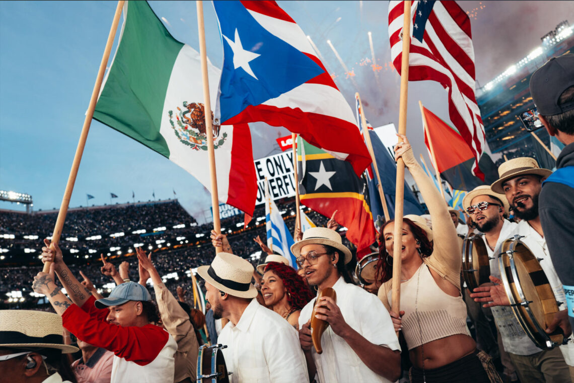 Bad Bunny mete a Cuba en el "baile inolvidable" del Super Bowl - OnCubaNews