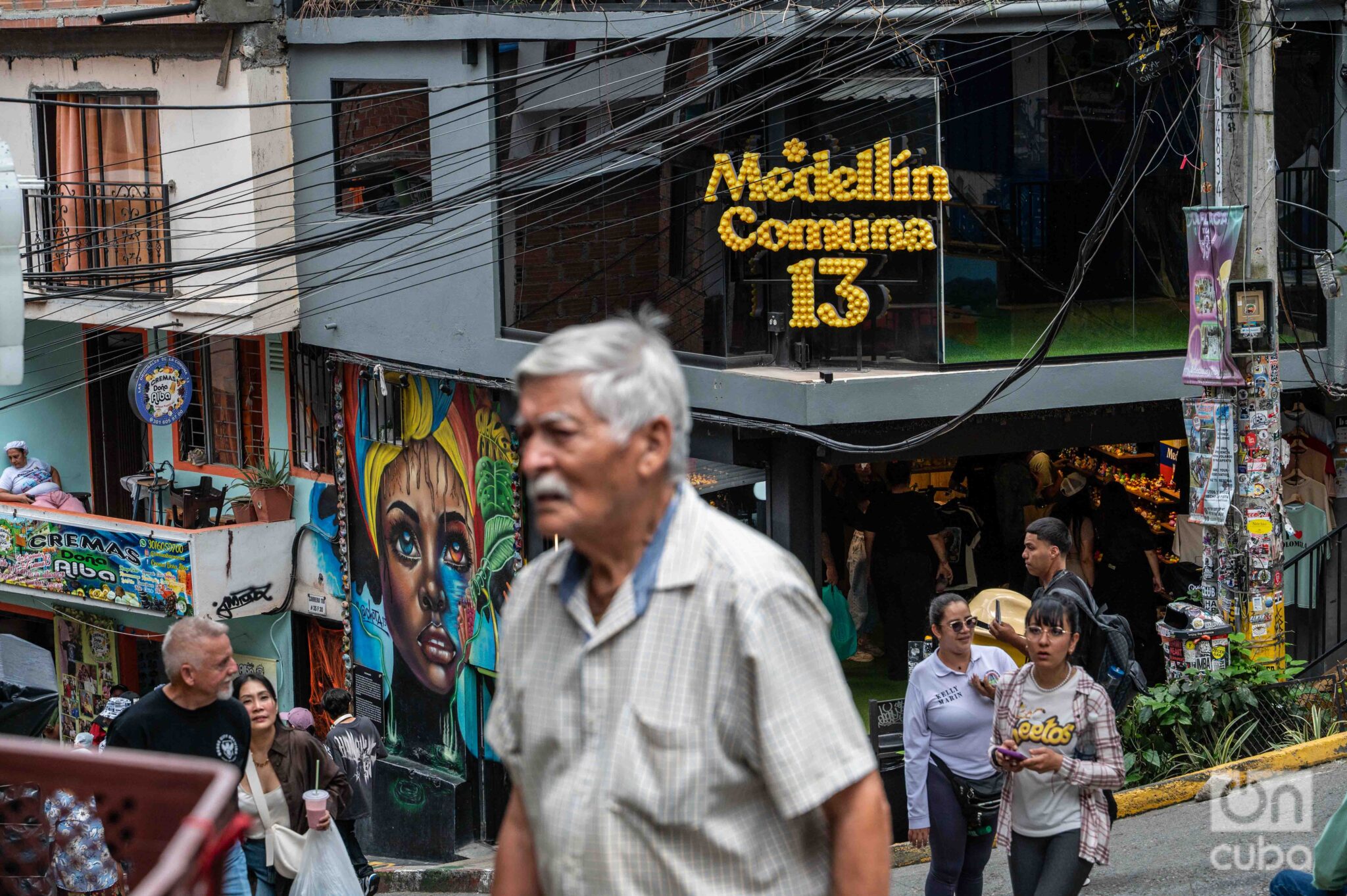 Comuna 13: de la ladera del miedo a la montaña del color - OnCubaNews